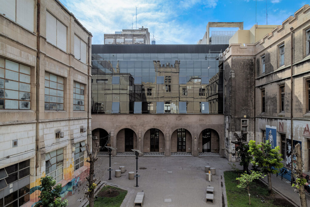 Aulario Facultad de Humanidades y Artes UNR - Depaoli & Trosce Constructora